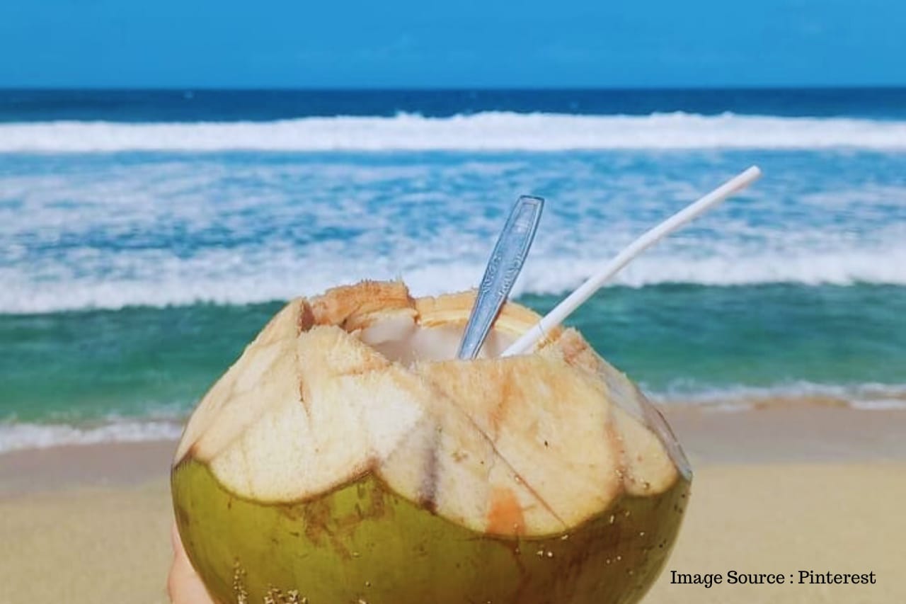 Ini Manfaat Minum Air Kelapa Muda Untuk Kesehatan - Beat Radio Bali 91.4 FM
